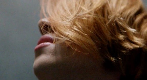 Clip de "Let Me Down Gently" : La Roux, esseulée, fait face aux ...