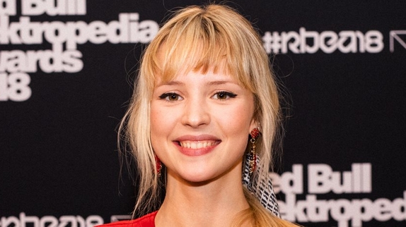 Angèle : son premier album "Brol" certifié disque de platine pour 100. ...