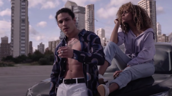 Clip "Angela" : Hatik cartonne avec sa reprise du Saïan Supa Crew