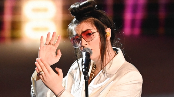 Hoshi relève la tête sur "Allez là", son nouveau single