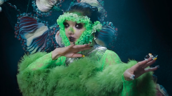 Björk devient Mère Nature pour son grand retour avec "Atopos" : le clip
