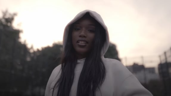 Qui est Merveille, la chanteuse de 16 ans qui cartonne avec son tube ...