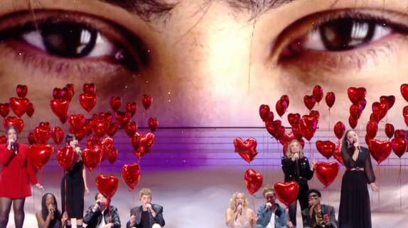 "Un moment hors du temps" : les élèves de la Star Ac rendent hommage à ...