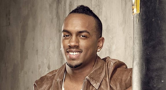 Colonel Reyel de retour avec Twen sur "Clubber", pour la compilation ...