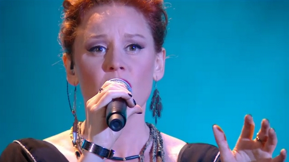"Nouvelle Star" : Emji envoûte le public avec "To Build A Home" (VIDEO)