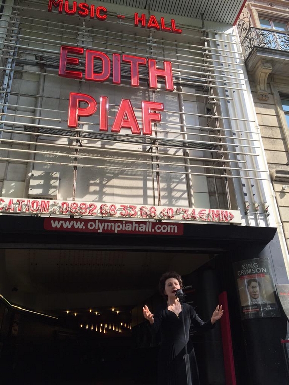Edith Piaf au Musée Grévin : une nouvelle statue plus vraie que nature ...