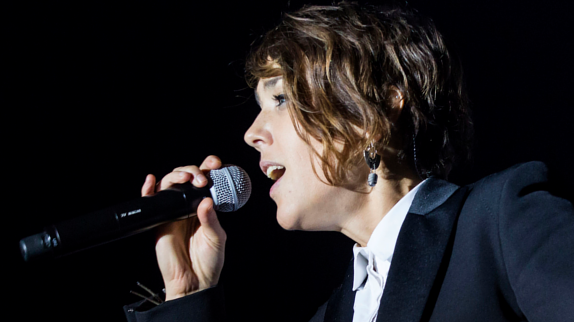 Zaz : critiques en France, succès à l'étranger... La chanteuse se confie