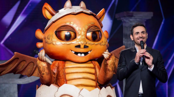 Mask Singer : qui est le Dragon ? Les indices sur l'identité de la ...