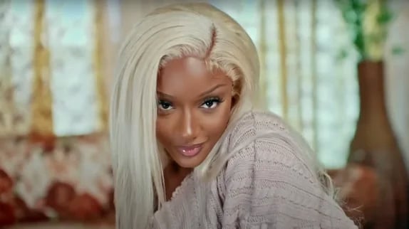 Qui est Ayra Starr, la chanteuse derrière le tube viral "Rush"