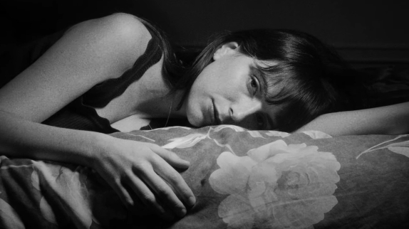 La révélation Coline Rio pleure "La mort des amants" pour la réédition ...