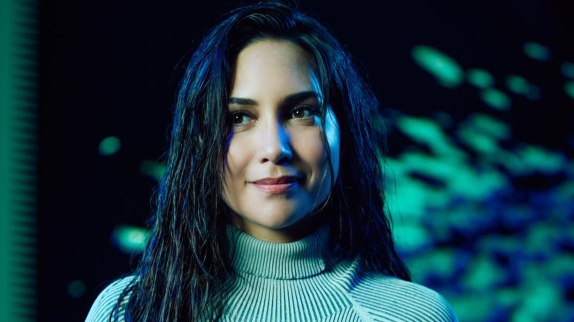 Leslie de retour avec un nouveau single, après 11 ans d'absence, et c ...