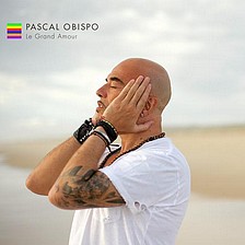 "D'un Ave Maria" : le nouveau clip nostalgique et poignant de Pascal Obispo