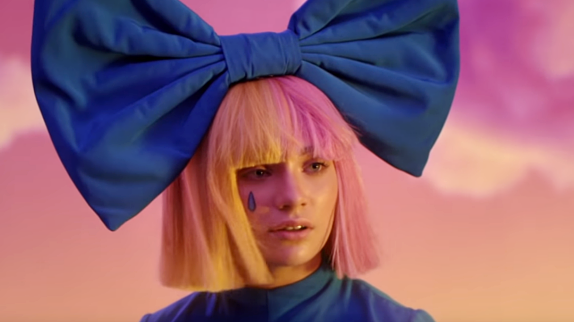 Clip "Thunderclouds" : Sia, Diplo et Labrinth dans les nuages avec ...