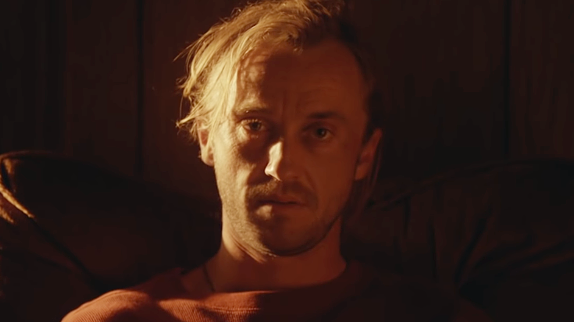 Clip "Empty Space" : James Arthur plonge Tom Felton dans la douleur et ...