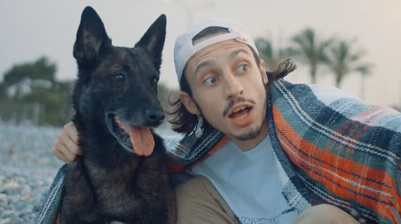 Clip "Soleil" : Roméo Elvis va chercher la clé du bonheur