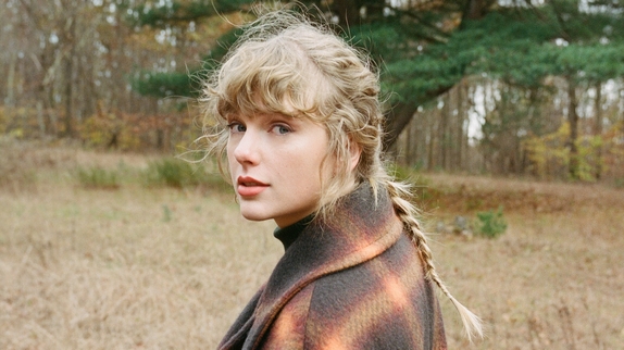 Taylor Swift met fin aux rumeurs sur un troisième album surprise "Woodvale"