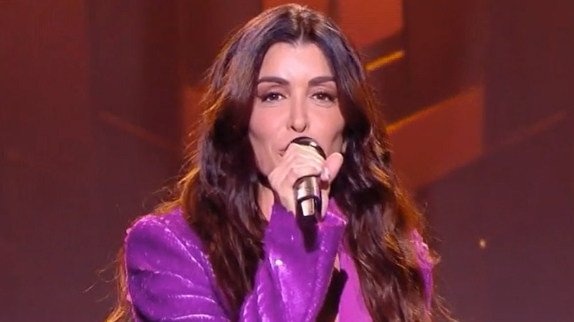 Jenifer interprète son tube "Au soleil" dans "Génération Hit Machine ...