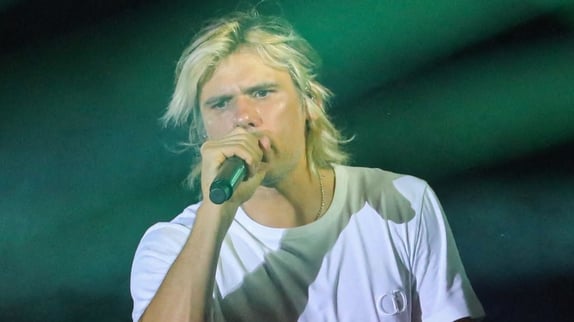 Orelsan : son concert impressionnant à Paris La Défense Arena diffusé ...