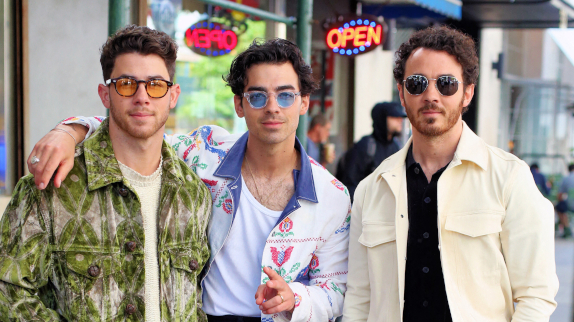 Jonas Brothers : le prix des places pour les concerts à Paris et Lyon ...