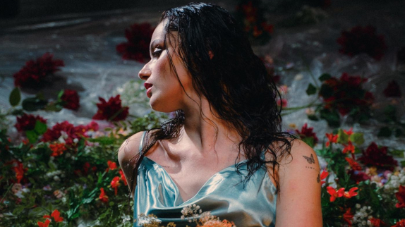 Nour s'envole "Vers le haut" : la gagnante de "The Voice" dévoile son ...