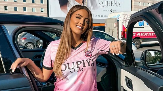 La chanteuse Nej provoque une émeute à Lyon : elle est évacuée par la ...