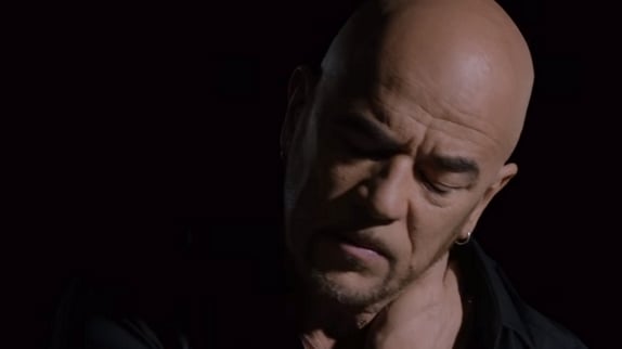 Clip "Le dernier rendez-vous" : Pascal Obispo dévoile son côté sombre