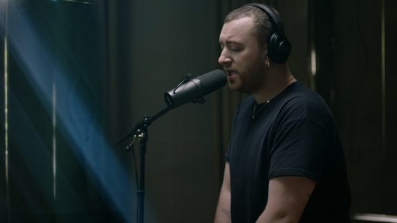 Sam Smith reprend "Fix You" de Coldplay au piano