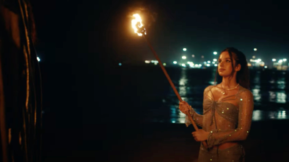 Bianca Costa délivre le tube de l'été parfait avec "Olé Olé"