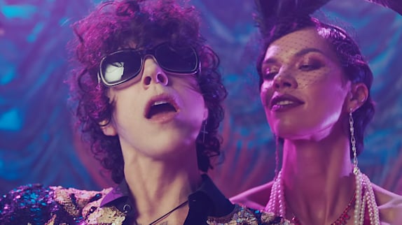 LP tente un coup de poker dans "One Like You", son nouveau clip bling-bling