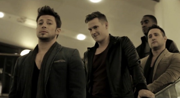 Blue dévoile le clip de "Hurt Lovers"