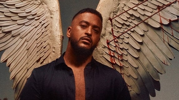 Slimane : 100.000 ventes pour son album "Chroniques d'un cupidon"