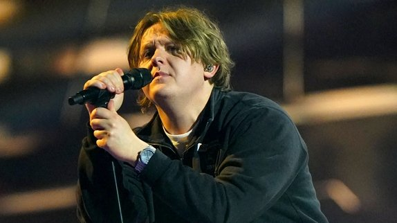 Lewis Capaldi à coeur ouvert sur sa maladie dans son nouveau single ...