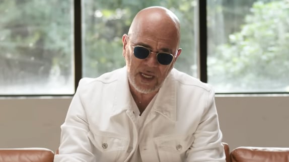 Pascal Obispo veut encore croire en l'amour dans "Comment s'aimer", son ...