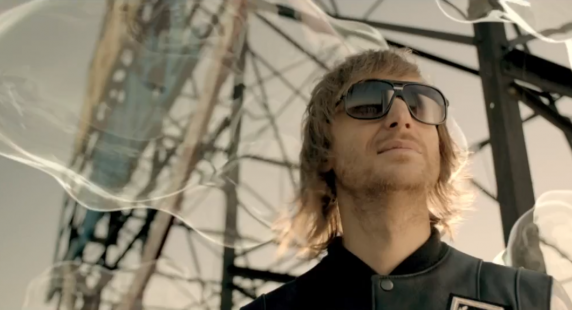 David Guetta : découvrez son nouveau clip "Where Them Girls At"