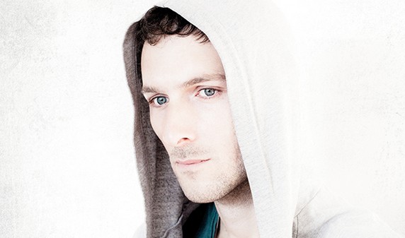 AaRON signe la bande originale du film "Les yeux fermés"