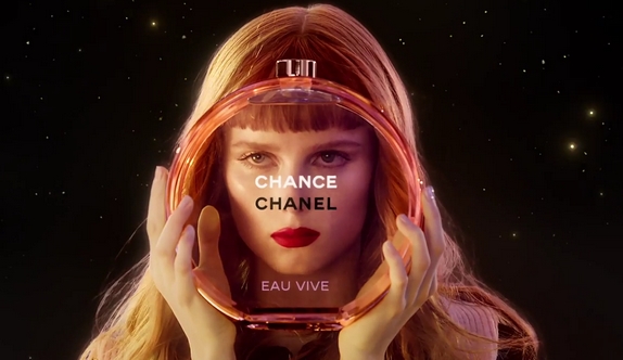 Musique de pub Chanel "Chance Eau Vive" : qui chante