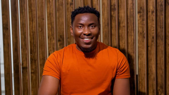 "This Year (Blessings)" : qui est Victor Thompson, l'auteur du succès ...