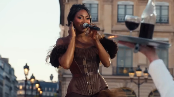 L'incroyable performance d'Aya Nakamura pour le défilé "Vogue World ...