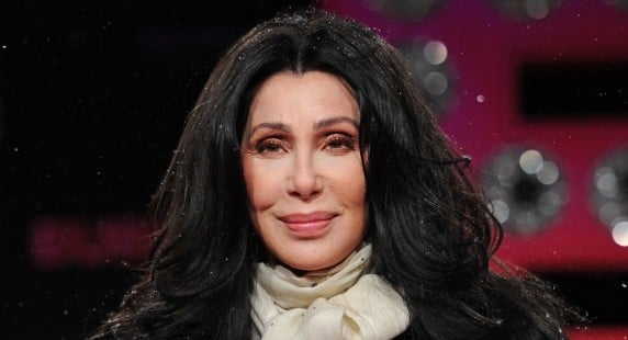 Cher est de retour avec le single "Woman's World"