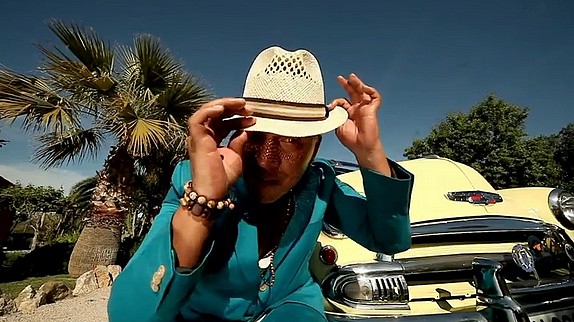 Lou Bega fait son retour avec "Give It Up", un nouveau single estival