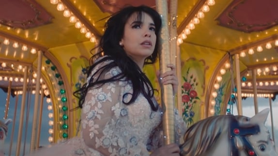 Indila se confie sur son nouvel album : "L'inspiration est là, je suis ...