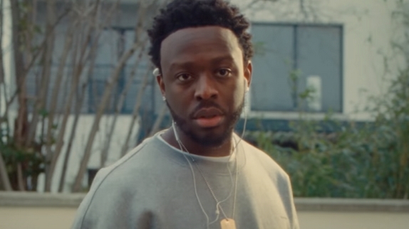 Clip "Elle me demande" : Dadju reprend "Let Me Love You" de Mario pour ...