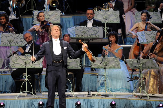 Souffrant, André Rieu reporte sa tournée française