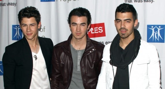 Les Jonas Brothers reviennent avec le titre "Meet You In Paris"