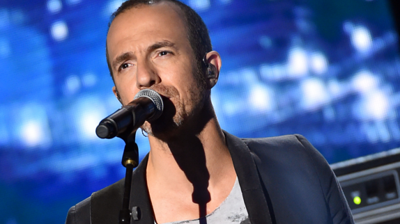 "Je joue de la musique" : Calogero dévoilera son nouveau single la ...