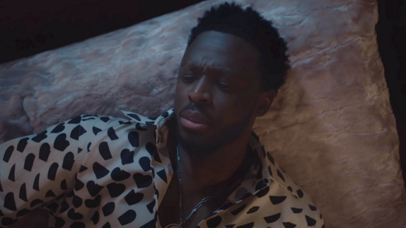 Clip "Va dire à ton ex" : Dadju joue les grands romantiques