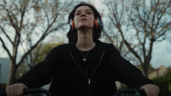 Louise Attaque a "La frousse" dans le clip de son nouveau single énergique