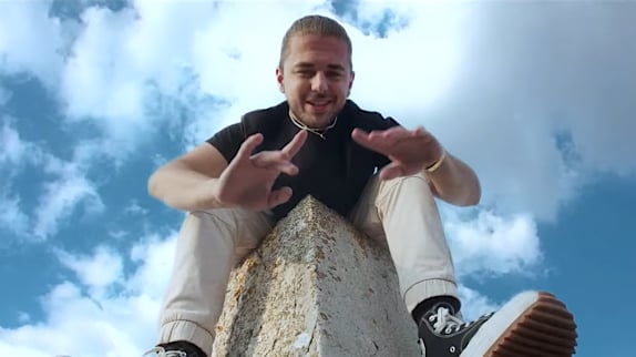 Julien Canaby (Star Academy) se lance avec "T'as le temps", un premier ...