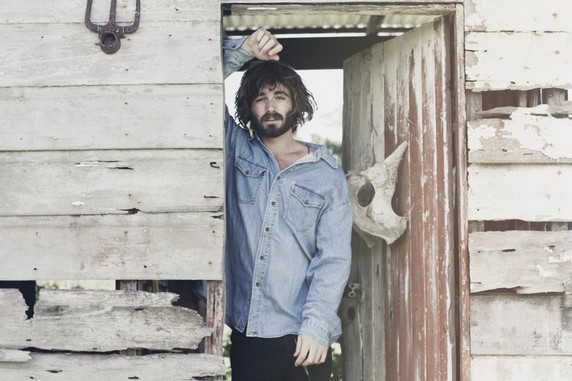 Angus Stone : nouveau single "Wooden Chair"