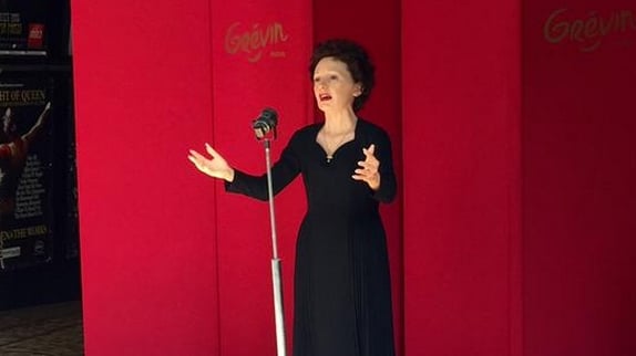 Edith Piaf au Musée Grévin : une nouvelle statue plus vraie que nature ...